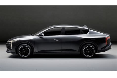 “완전히 모습 드러낸 이차 익숙 듯 다르다 ” 기아 자동차 K4 공개 오토포크