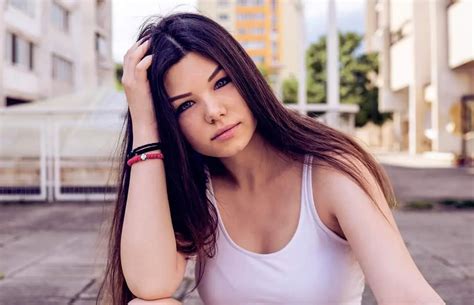 Veronica Ilieva Scrolller