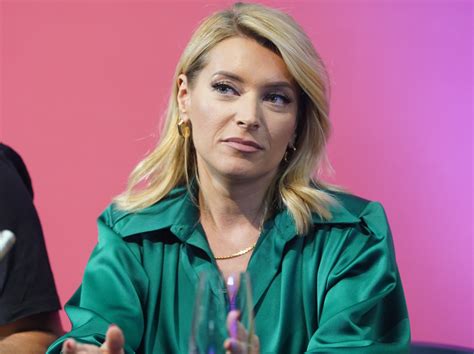 AnĐelka Na Porodiljskom Poklon Od Kolega Otkrio Pol Bebe