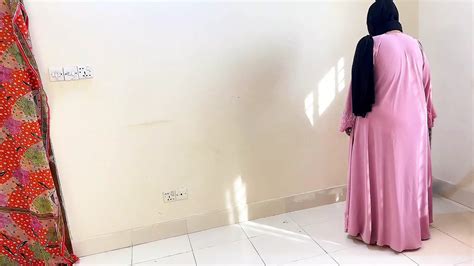 酒店扫地女孩发现我在撸管，然后我惊喜，她帮助我完成肛交 Xhamster