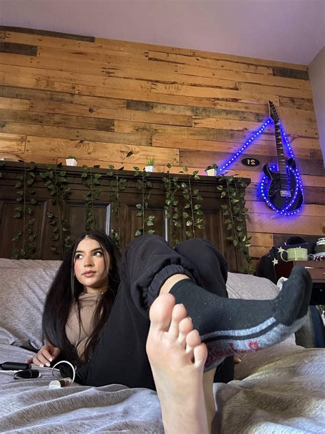 Slave Sniff My Feet Rfootsniffing