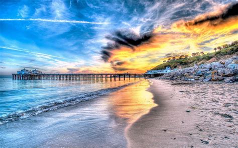 Download High Definition Malibu Beach And Pier Wallpaper