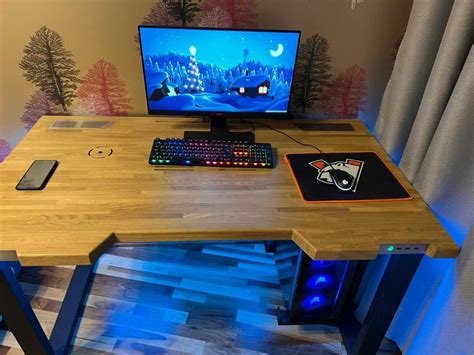 Умные столы iWOOD.PRO — купить умный стол из дуба с подсветкой и зарядкой