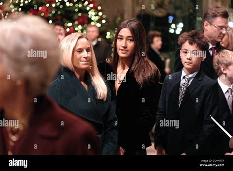 Left To Right Lady Davina Windsor Senna Kowhai Lewis And Tane Mahuta