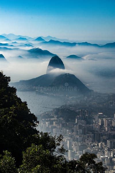 Río De Janeiro Brasil Sudamérica Vista Aérea De La Bahía De Guanabara Pan De Azúcar Niebla Pao