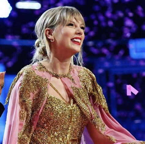 Taylor Swift A Captivating Smile