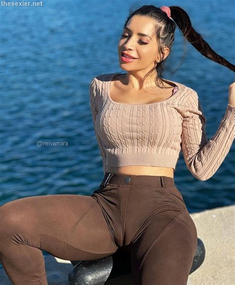 116 Hot Brunette Babe In Tight Pants Cameltoe Hgct137 Thesexier