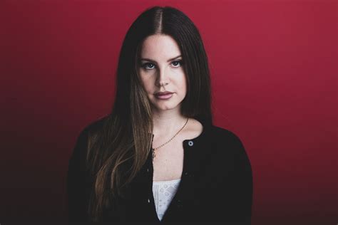 Lana Del Reys Instagram Twitter And Facebook On Idcrawl