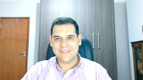 Ele Está No Meio De Nós Youtube