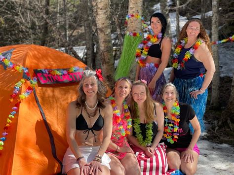 ‘extremettes Maritime Womens Hiking Group Plunges Into Frigid