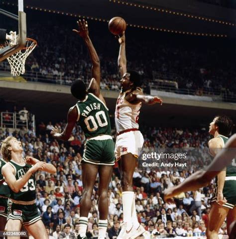 72 Robert Parish Moses Malone Photos And High Res Pictures Getty Images