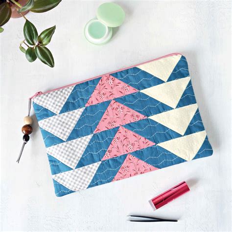 Tuto Pochette Zippée Doublée En Patchwork Notre Cadeau Créatif Tuto Pochette Zippée Doublée En Patchwork Notre Cadeau Créatif