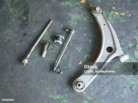 자동차 부품 자동차 서스펜션 암 서비스 변경 및 교체 유지 보수 자동차 서스펜션 0명에 대한 스톡 사진 및 기타 이미지 0명 강철 골프 코스 Istock