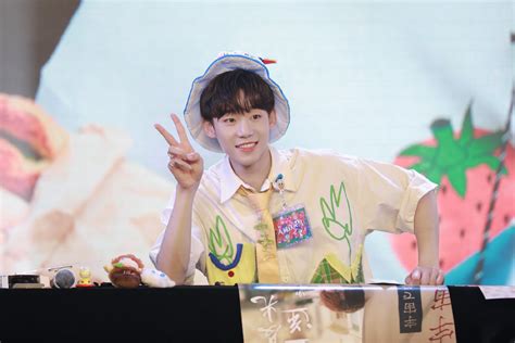 龙骑士上线！谢兴阳夏日限定自拍搞怪十足 360娱乐，你开心就好