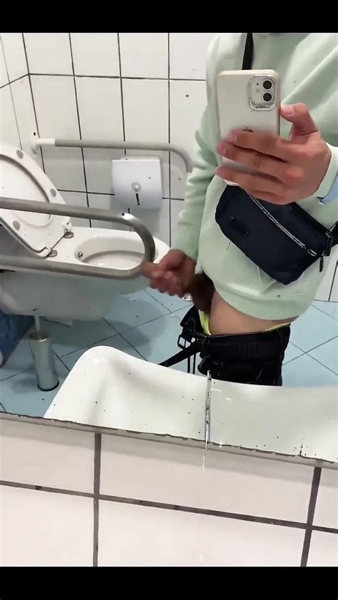 I Cant Miss The Opportunity To Masturbate In Toilet Gay Man Porn Feat