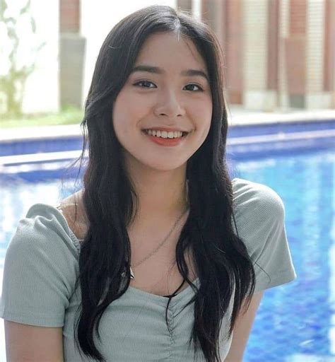 Gadis Seksi Yang Mengundang Rindu Manja Rupawan