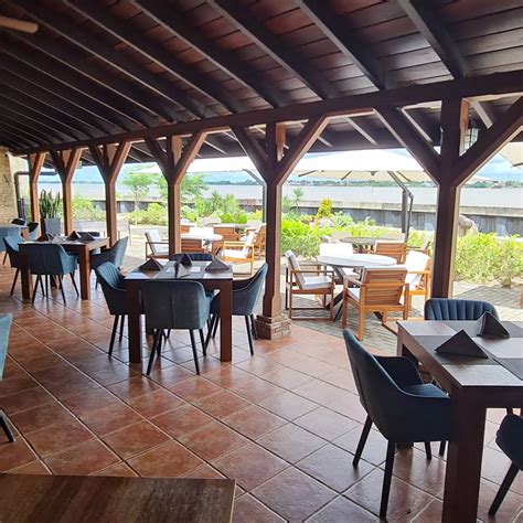 Baka Foto Restaurant Experience Suriname