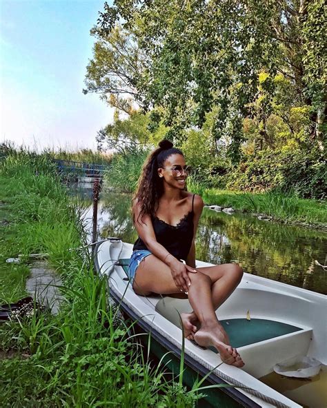 Aryee Claudia Dedeis Feet