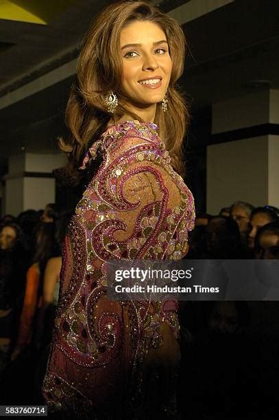 Amara Singer Photos And Premium High Res Pictures Getty Images