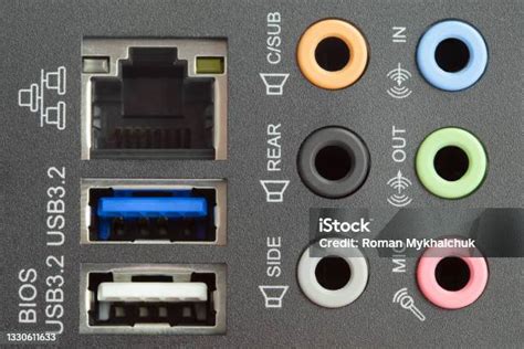 Foto De Saída De Som De Áudio E Mini Tomada De Microfone De Entrada No