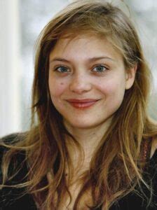 Everything You Need To Know Of French Actress Lizzie Brochere Players Bio