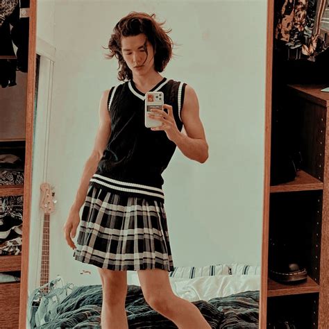 Pin By 𝐌𝐢𝐜 🕷 On Conan Gray Men Wearing Skirts Conan Gray Conan