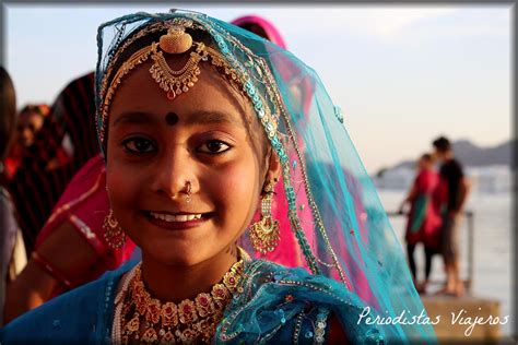 Nena Con Kohl En Los Ojos En Udaipur India Periodistas Viajeros