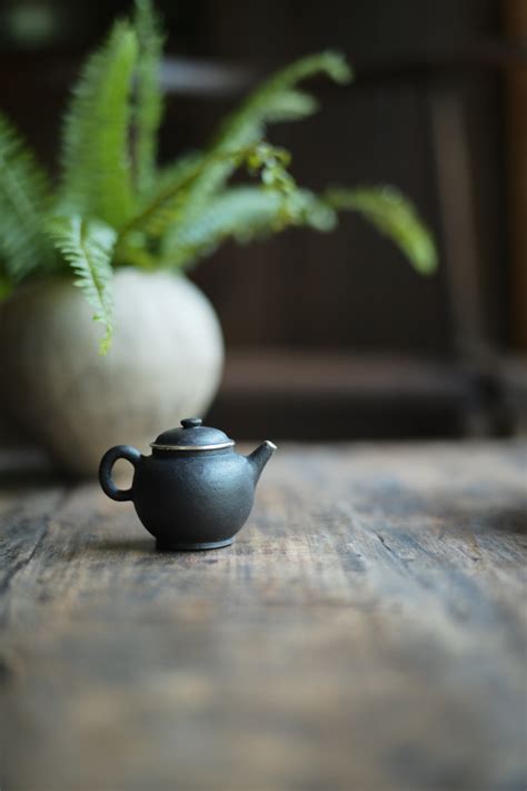 Midnight Black Kintsugi Teapot 180andup