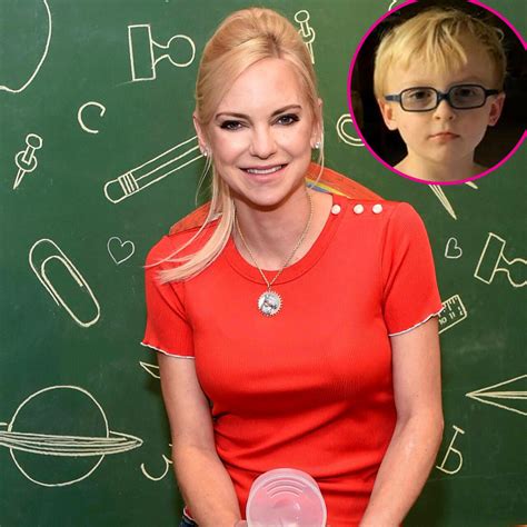 Anna Faris Smiling With Jack Glasses Chalkboard Wallpaper Background