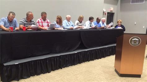 Dickson County Commission Meets In White Bluff
