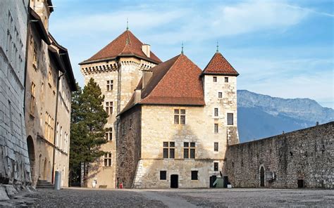Castles And Canals The Best Things To Do In Annecy France