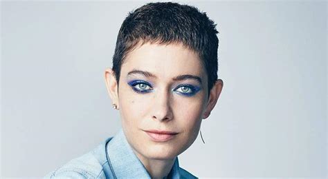 Asia Kate Dillon Height Weight Measurements Bra Size Shoe Size
