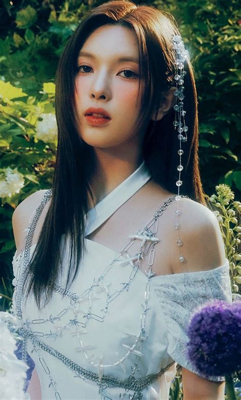 Pin By Nabi 🦋 On Bae Nmixx Bae Lily Photoshoot