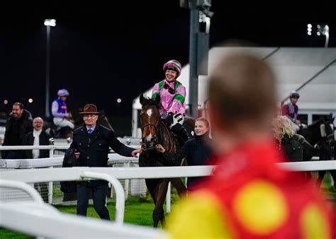 Hayley Turner First British Woman To 1000 Winners Great British Racing
