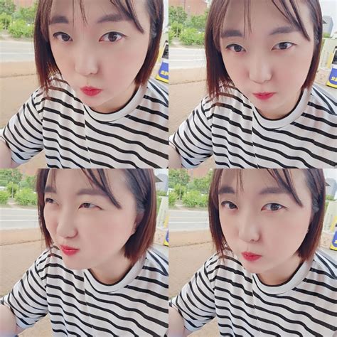 근데 겨울의 나 지금이랑 이미지 분위기 뭐 그런게 꽤 다른 듯 인상이 다르다 해야하나 아니라고 응응