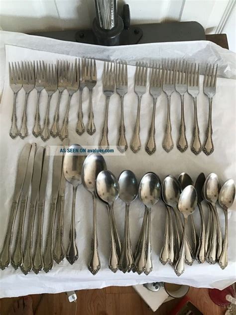 Vintage Set Of Wm A Rogers Deluxe Stainless Oneida Ltd Flatware
