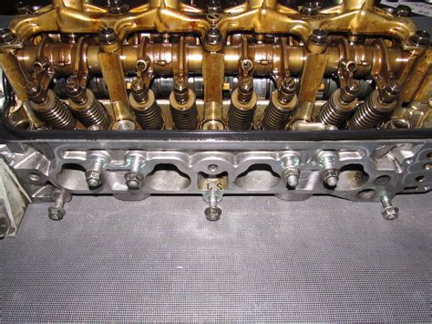96 97 98 99 00 Honda Civic Oem D16y8 Vtec Engine Cylinder Head