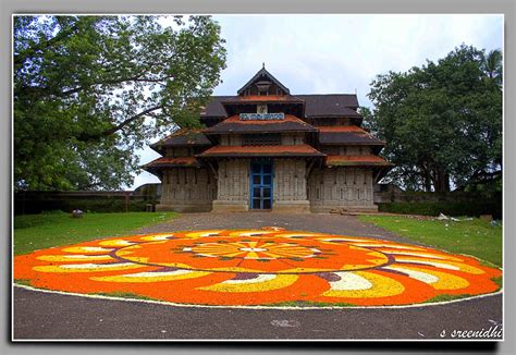 Big Pookalam At The Entrance Of Vadakkumnathan Temple Flickr