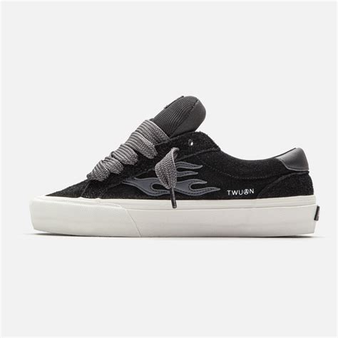 Logan Puff Low Top Skate Shoes Straye