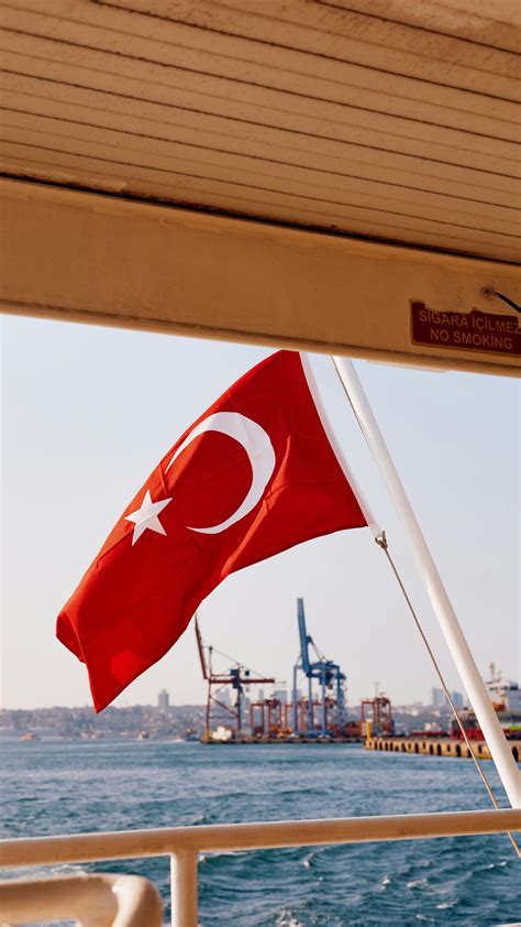 Ücretsiz Asya Avrasyalı Avrupa Bulutlar Dalgalanan Bayrak Deniz Deniz Manzarası Deniz