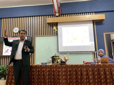 Fakultas Farmasi Mendatangkan Adjunct Professor Dr Muhammad Ajmal Shah Dari Pakistan Faculty