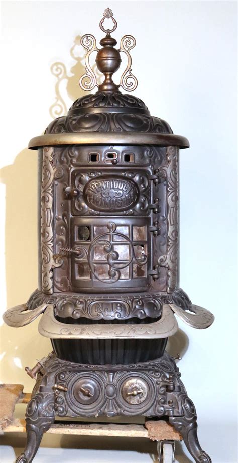 Sold At Auction Cast Iron No 18 Parlor Stove Lakeside Foundry Co