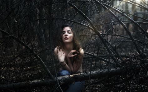Girl Lost In The Forest Hd Wallpapers Girls Desktop Wallpaper