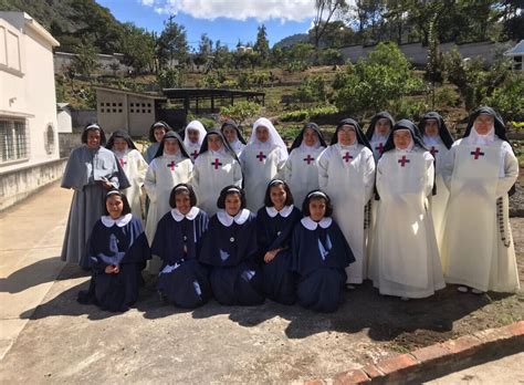 Hermanas Trinitarias Y Laicos La Orden De La Santísima Trinidad Y Los