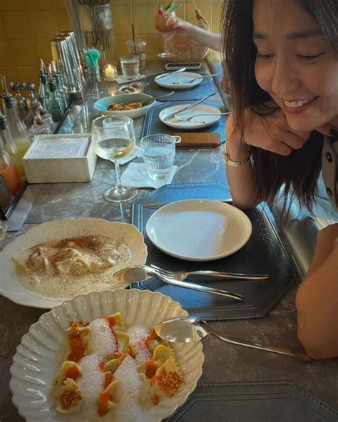 이진 시크한 뉴욕커 포스 뿜뿜송혜교도 더 예뻐졌네