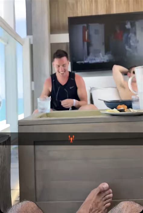 Michael Evans Behlings Feet