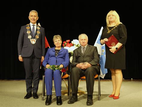 Razem Kroczą Przez życie Od Co Najmniej Pół Wieku Jedna Z Par Obchodzi