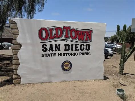 Explore San Diegos Historic District