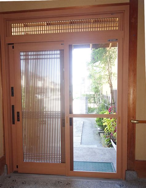 檜調玄関引戸 単板硝子）から新槙調断熱玄関引戸 複窓ガラス）への交換｜madoショップ【公式サイト】