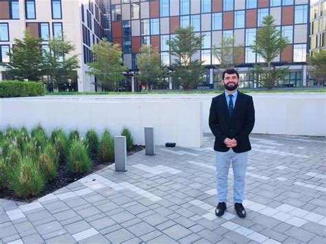 مهدی آشنا چند روز قبل نمایشی با عنوان نامبرده به کارگردانی علی اصغر